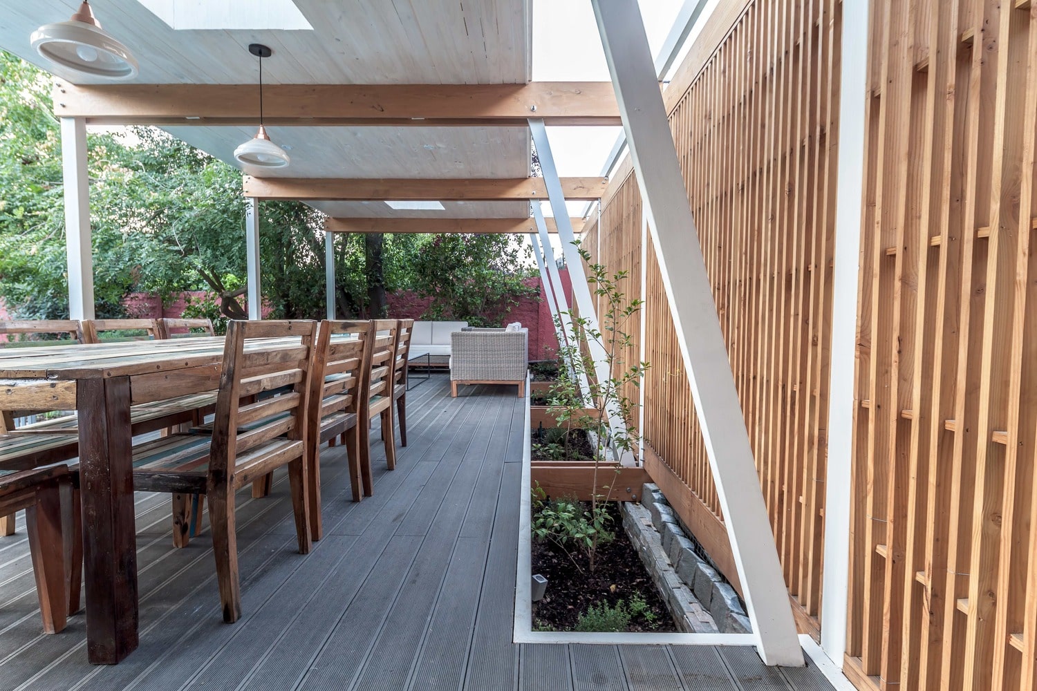 Diseño de pergola para el fondo de tu casa - Mundo Fachadas