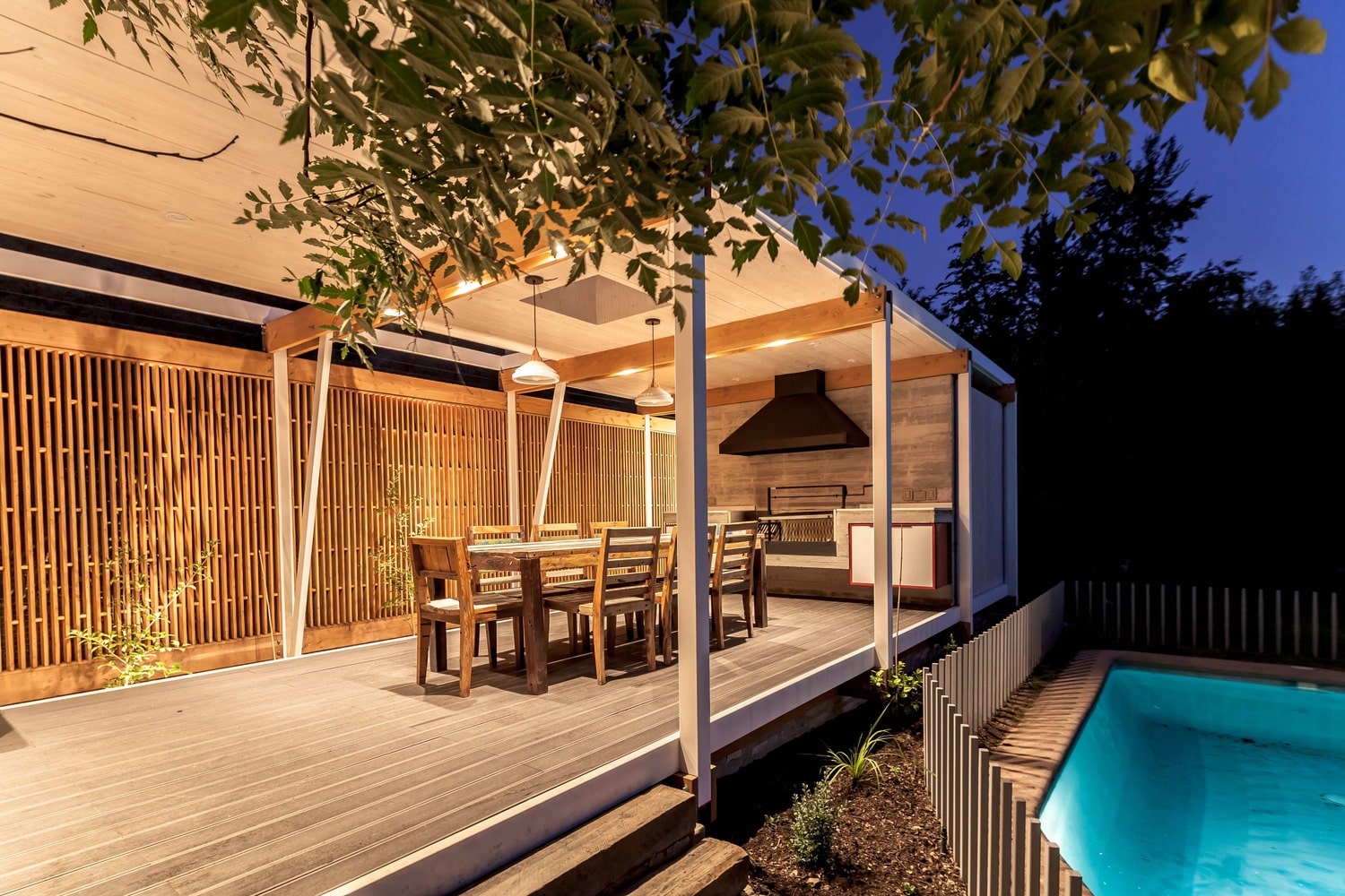 Diseño de pergola para el fondo de tu casa - Mundo Fachadas