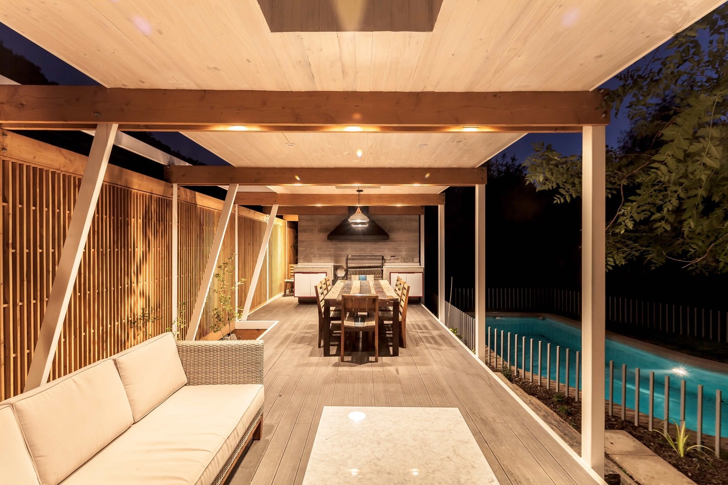 Diseño de pergola para el fondo de tu casa - Mundo Fachadas